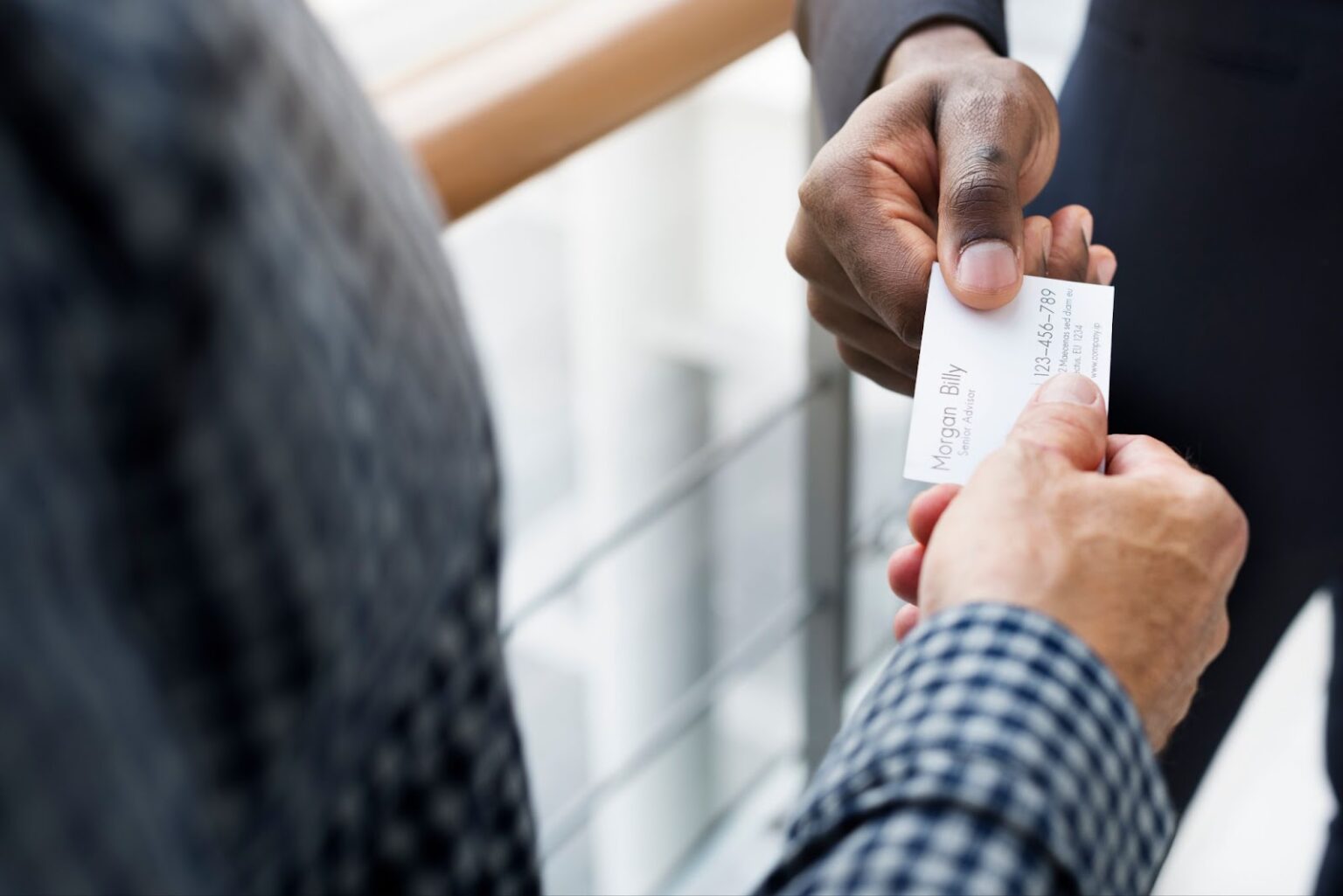 How to Network Effectively: 15 Tips to Stand Out Like A Pro